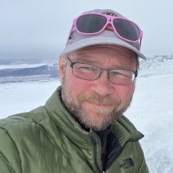 Outstanding reviewers | Communications Earth & Environment