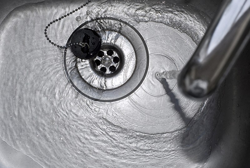 A tap and drain: sinking CD4+ T cells