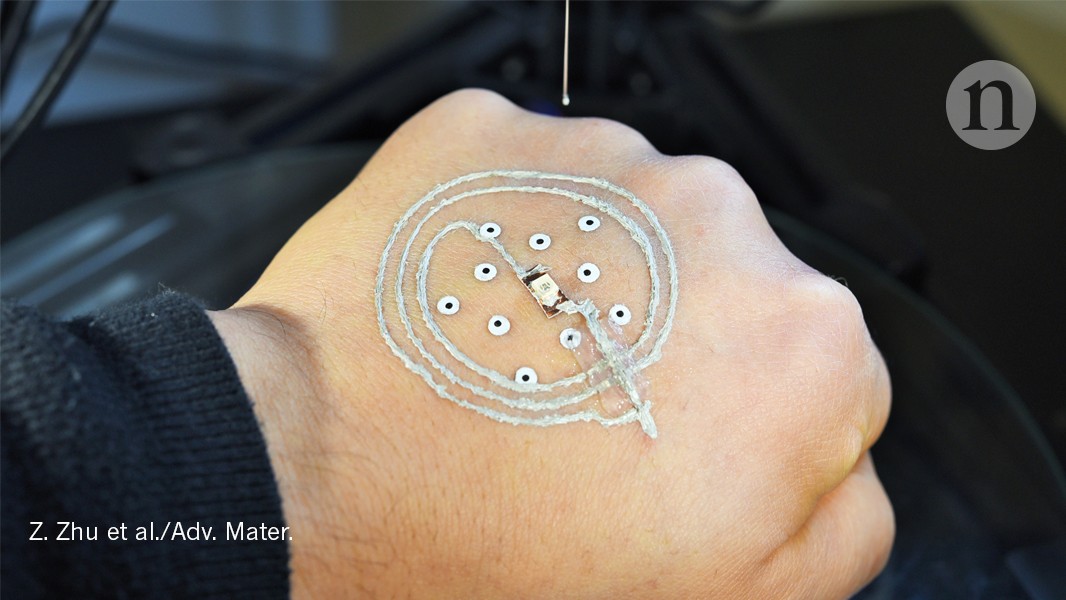 Human hand electrified with 3D printer