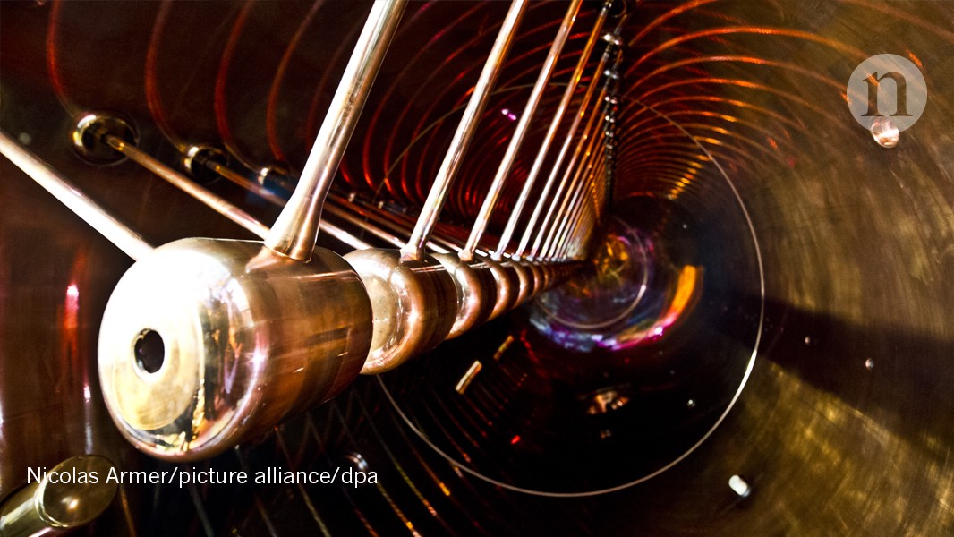 First glimpse of a giant nucleus reveals its peculiar shape