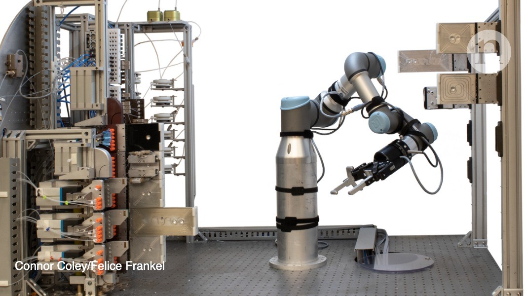 ‘Robochemist’ concocts its own compounds