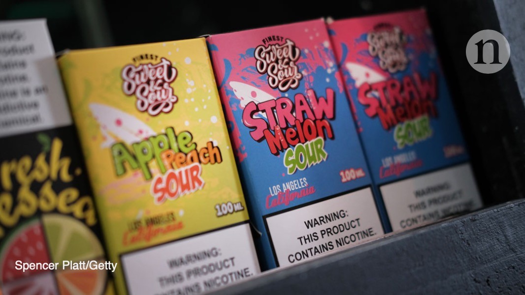 Mysterious vaping deaths: Why US officials are focusing on flavour