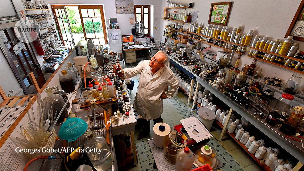 Recreating the fragrance of the Moon in a lab