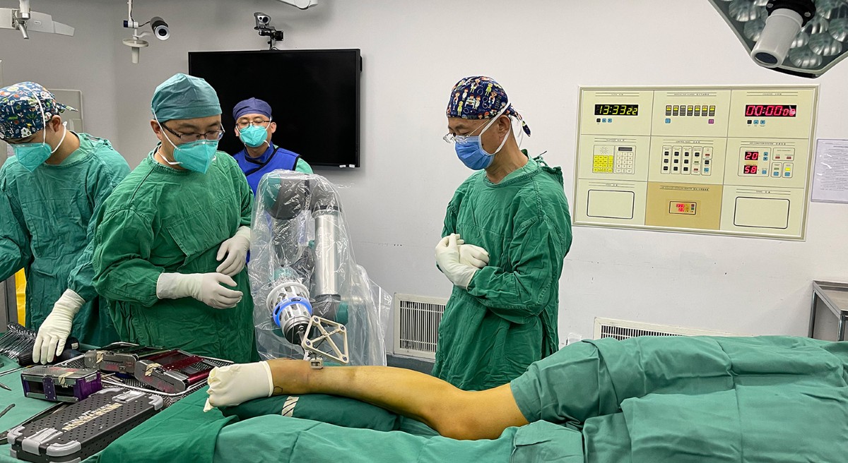 Adapting robot surgeons to fix skeletal injuries