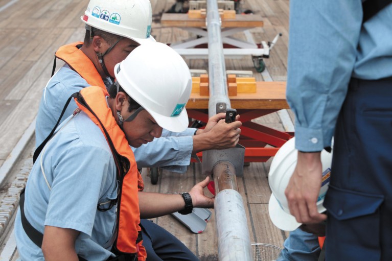 Maps of rare minerals in mud