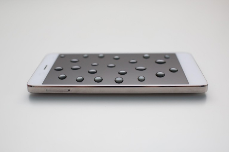 Polymer-based slippery coating can heal itself