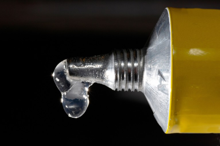 Natural acid makes super-sticky eco-friendly glue