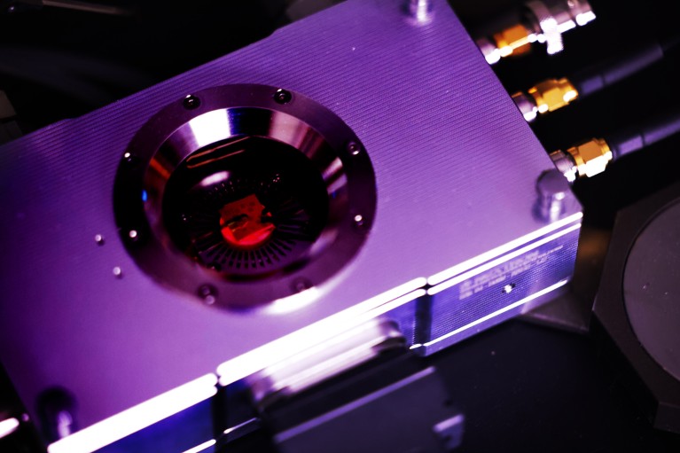 This digital-memory device keeps its cool even at 600 °C